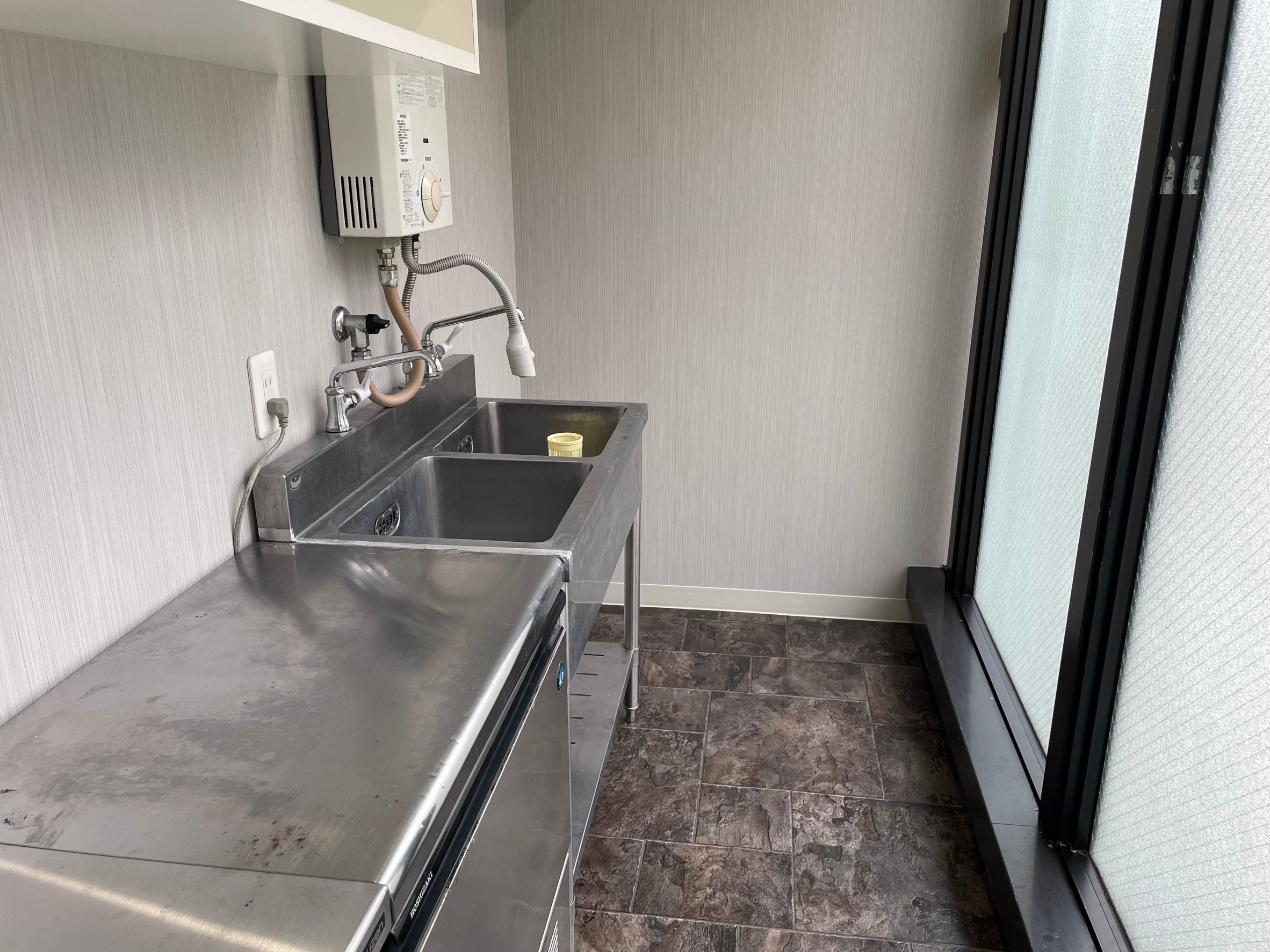 クリスタルビル 301号 店舗 – iLABO Inc.