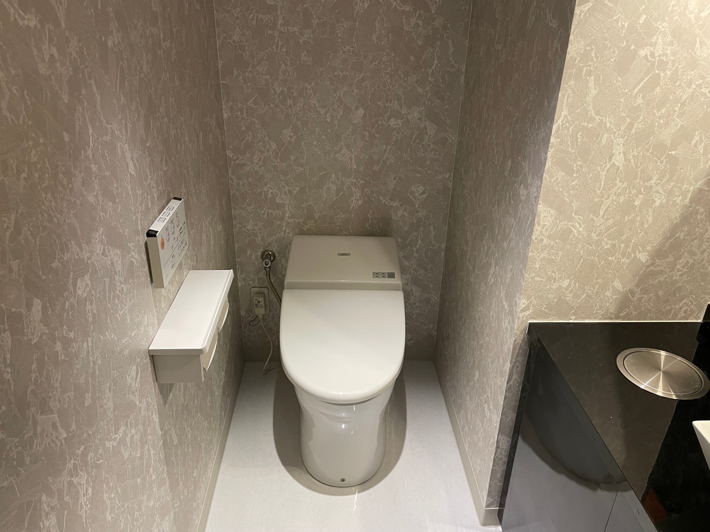 クリスタルビル 301号 店舗 – iLABO Inc.